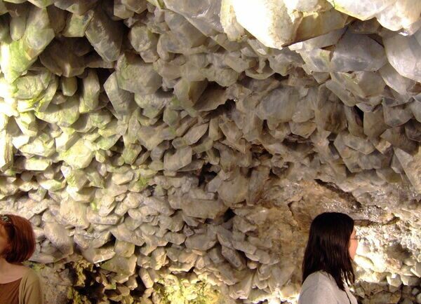 What is the largest geode in the world? - FossilEra.com