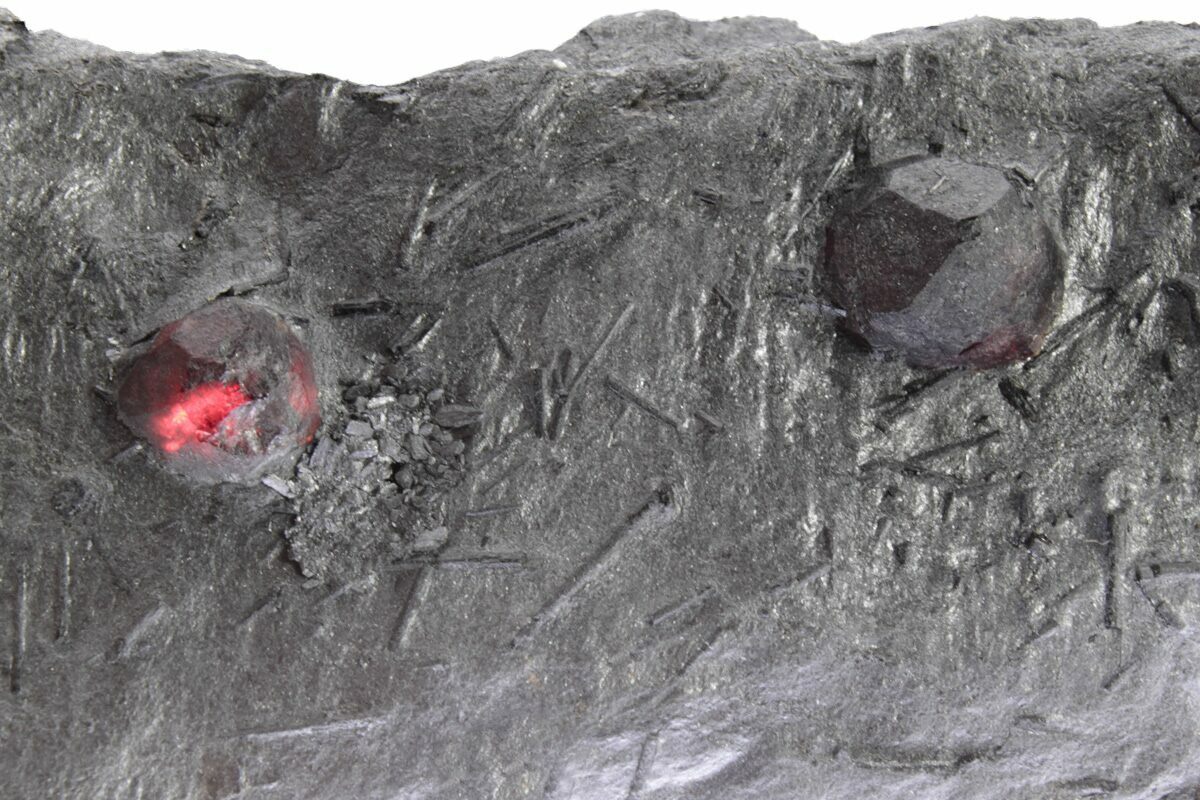 3.6" Plate of Three Red Embers Garnets in Graphite - Massachusetts ...