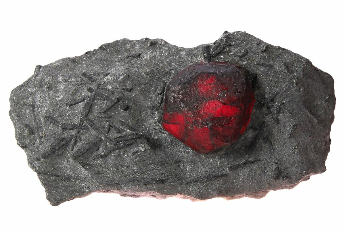 .65" Large, Red Embers Garnet in Graphite - Massachusetts (#272761) For ...
